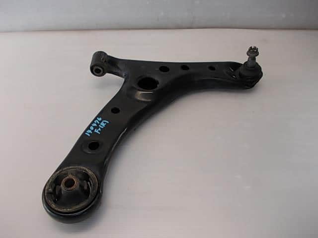 [Used]Front Right Lower Control Arm TOYOTA Voxy DBA-AZR60G - BE FORWARD ...
