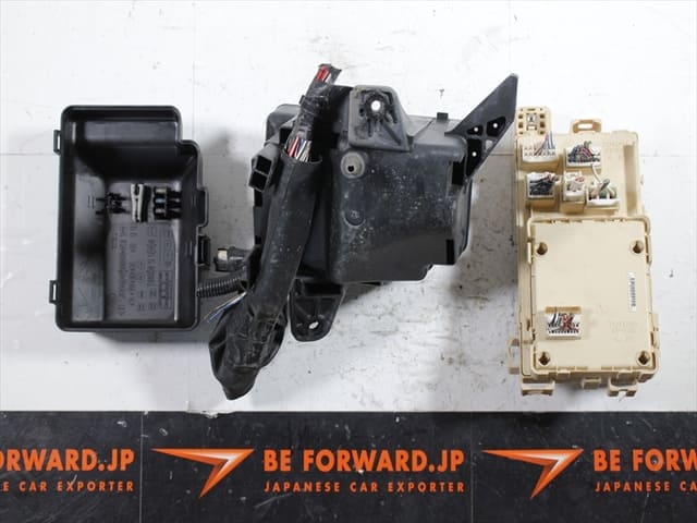 [Used] FUSE BOX TOYOTA OPA TA-ACT10 - BE FORWARD Auto Parts