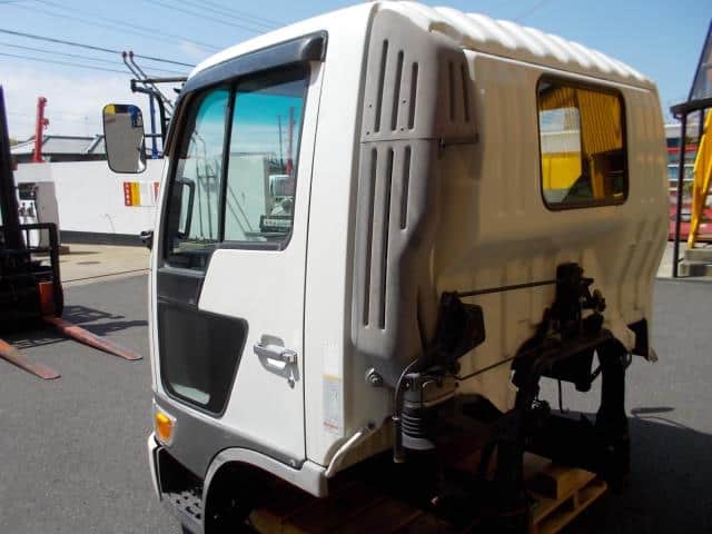 [Used]Cabin TOYOTA Dyna KC-FB4JGA - BE FORWARD Auto Parts