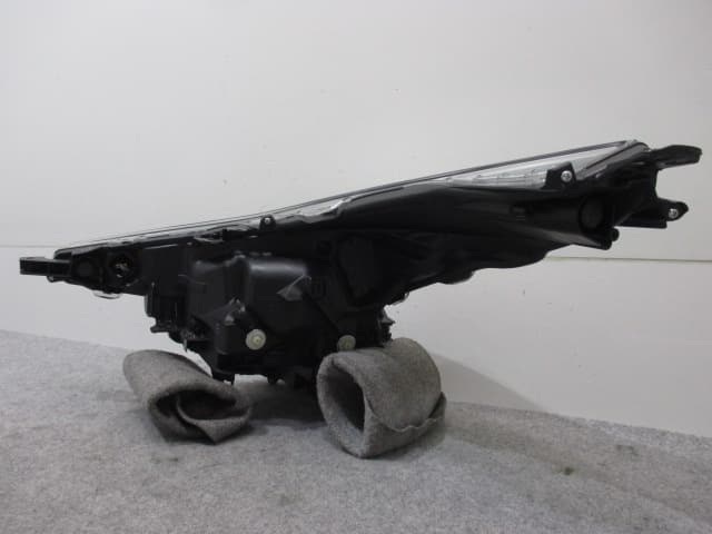 [Used] Right Headlight TOYOTA Prius ZVW50 KOITO 47-75 - BE FORWARD Auto ...