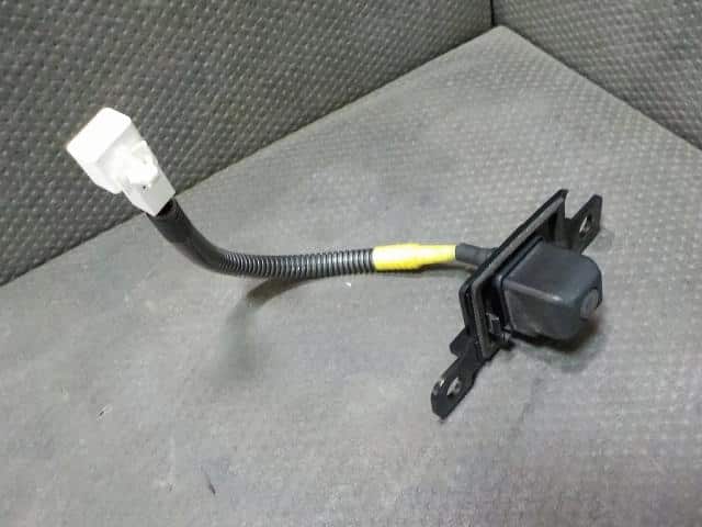 [Used]Backup Camera TOYOTA Harrier DAA-MHU38W 8679048060 - BE FORWARD ...