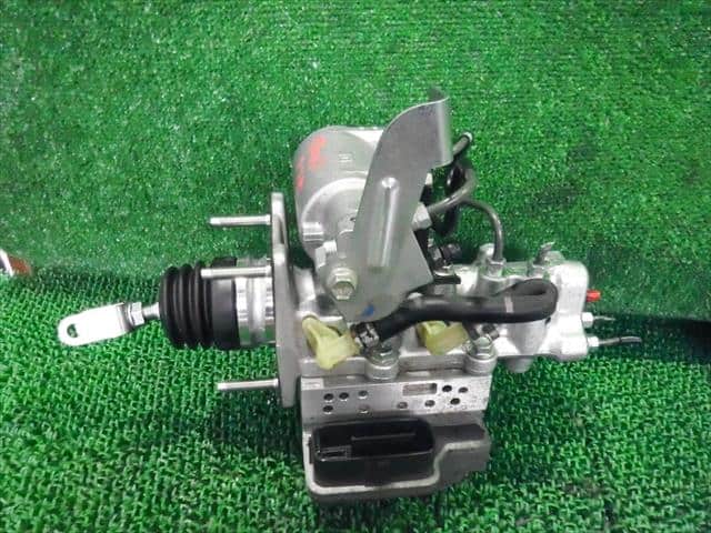 [Used]ABS Actuator TOYOTA Prius 2010 DAA-ZVW30 4705047120 - BE FORWARD ...
