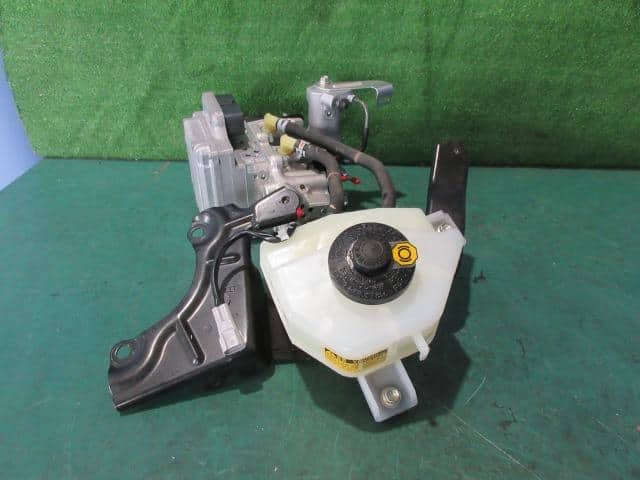 [Used]Brake Master Cylinder TOYOTA Prius 2010 DAA-ZVW30 4705047120 - BE ...