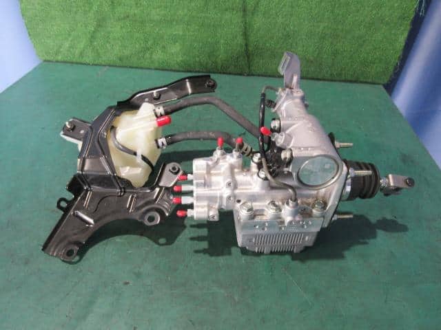 [Used]Brake Master Cylinder TOYOTA Prius 2010 DAA-ZVW30 4705047120 - BE ...