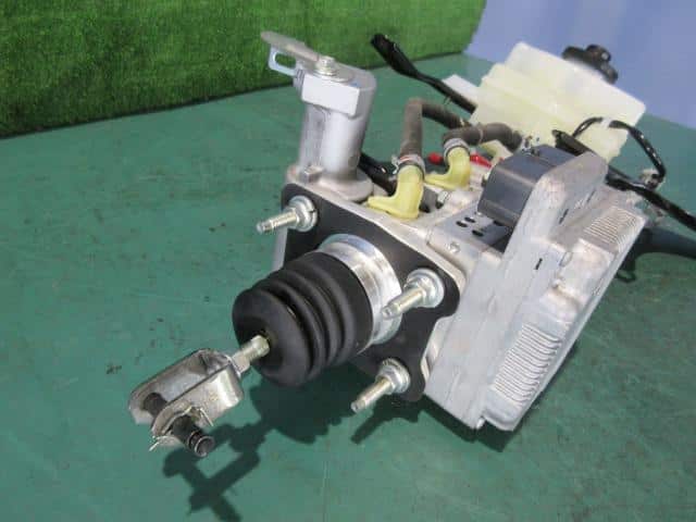 [Used]Brake Master Cylinder TOYOTA Prius 2010 DAA-ZVW30 4705047120 - BE ...