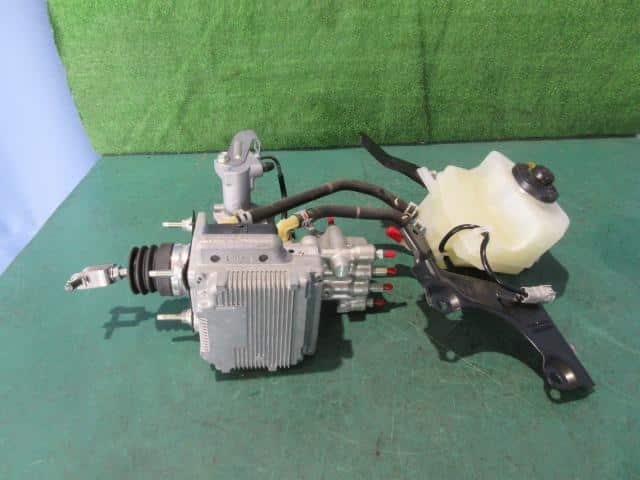 [Used]Brake Master Cylinder TOYOTA Prius 2010 DAA-ZVW30 4705047120 - BE ...