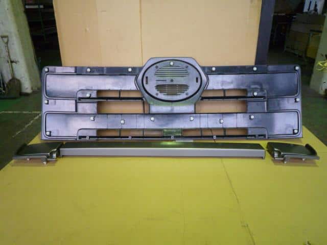 [Used]Radiator Grille HINO Hino largesize car 2012 LKG-FR1EZBG - BE ...