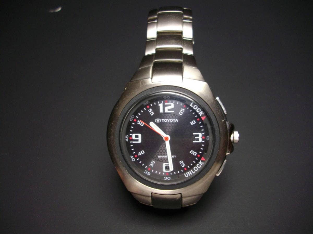 [Used]A beautiful article! Toyota key integrated watch ESTIMA Lexus ...