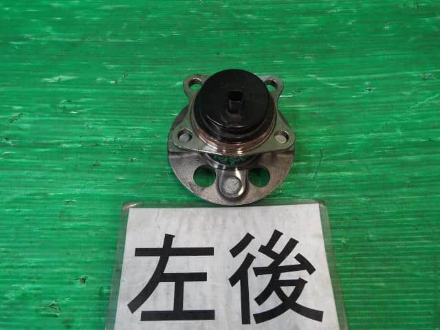 [Used]Rear Wheel Hub TOYOTA Vitz 2012 DBA-NSP130 4245052070 - BE ...
