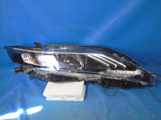 [Used]Right Headlight TOYOTA Harrier 2014 DBA-ZSU60W 8114048440 - BE ...
