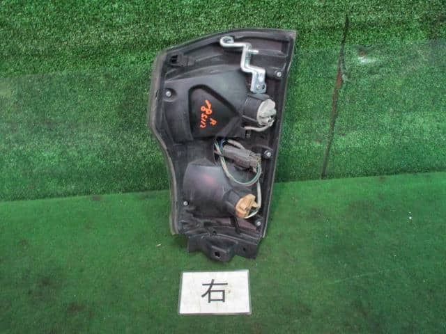 [Used]Right Front Turn Signal Light ISUZU ELF 2005 PB-NKS81AN ...