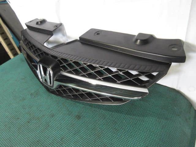 [Used]Fit Aria GD8 Front Grill [13371501] - BE FORWARD Auto Parts