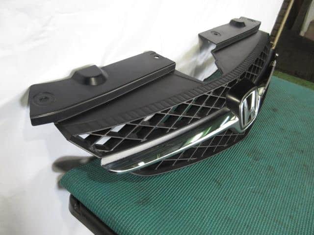 [Used]Fit Aria GD8 Front Grill [13371501] - BE FORWARD Auto Parts