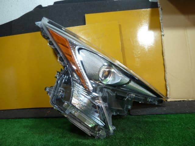 [Used]Prius ZVW50 Right Headlight [13907986] - BE FORWARD Auto Parts