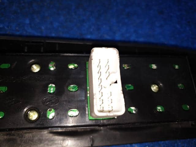 [Used] Power Window Switch KIA Rondo Ⅱ 2005 0K2FA66350 - BE FORWARD ...