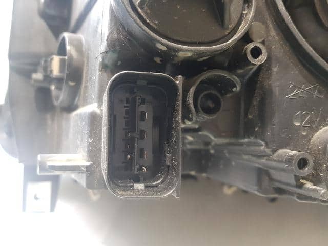 [Used] Right Headlight BMW 5 Series 2012 7203246 - BE FORWARD Auto Parts