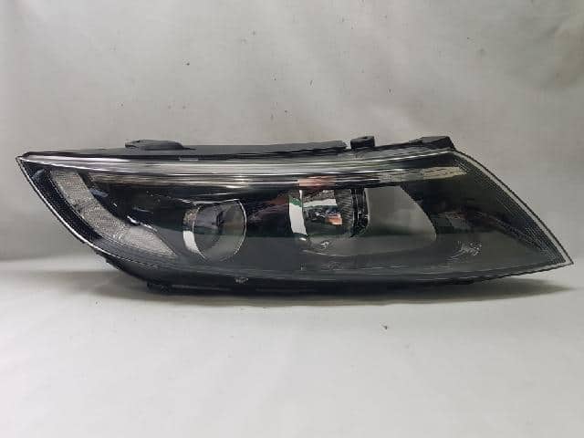 [Used] Right Headlight KIA Optima 2012 921022T500 - BE FORWARD Auto Parts
