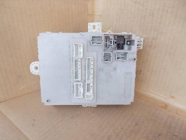 [Used]Freed Spike Hybrid GP3 Fuse Box [15372560] - BE FORWARD Auto Parts