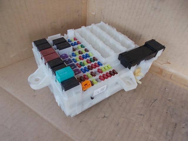 [Used]Freed Spike Hybrid GP3 Fuse Box [15372560] - BE FORWARD Auto Parts