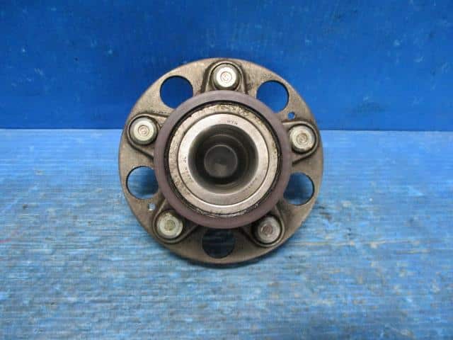 [Used]Rear Wheel Hub HONDA Step Wagon 2006 DBA-RG1 42200SLJ008 - BE ...