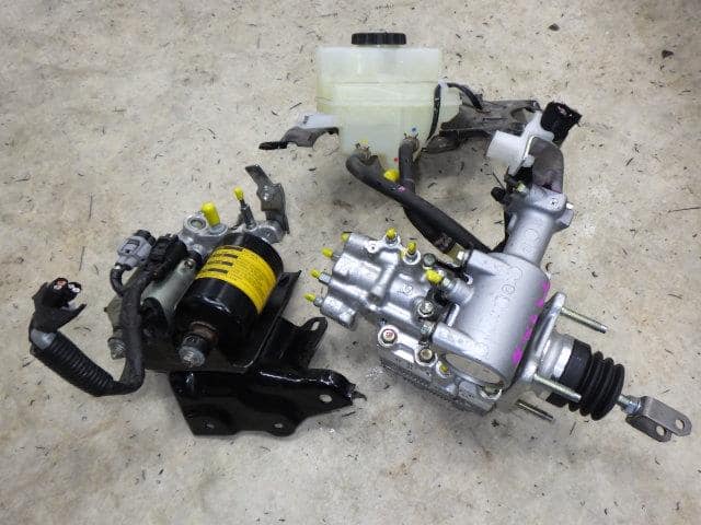 [Used]ABS Actuator TOYOTA Prius 2010 DAA-ZVW30 4707047060 - BE FORWARD ...