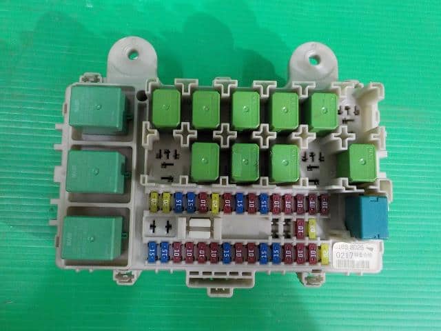 [Used]Fuse Box ISUZU ELF 2007 BKG-NHS85AN 8980462000 - BE FORWARD Auto ...
