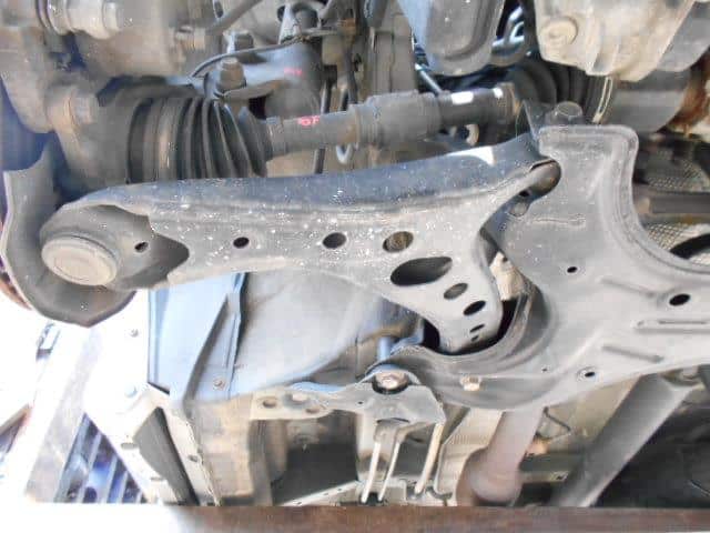 [Used]Front Right Lower Control Arm TOYOTA Noah 2009 DBA-ZRR75W ...