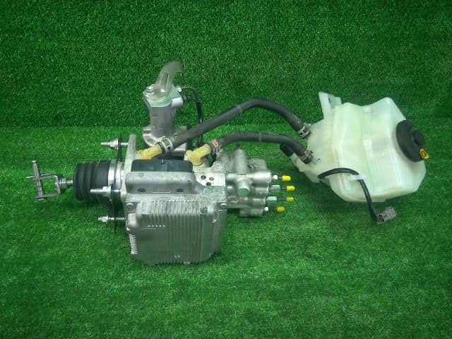 [Used]Brake Master Cylinder TOYOTA Prius 2011 DAA-ZVW30 4705047120 - BE ...