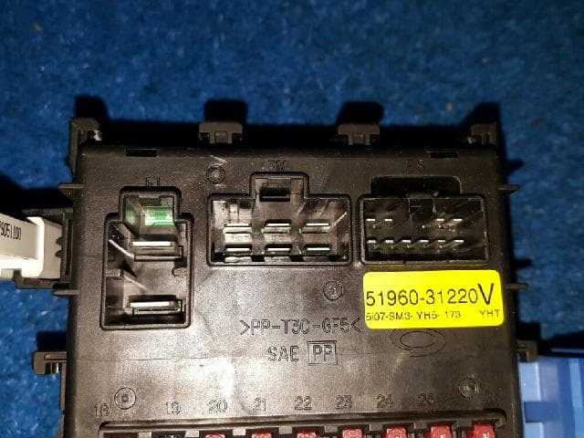 [Used] Fuse Box Renault Samsung Fluence 2006 - BE FORWARD Auto Parts