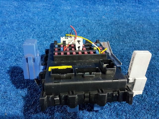 [Used] Fuse Box Renault Samsung Fluence 2006 - BE FORWARD Auto Parts