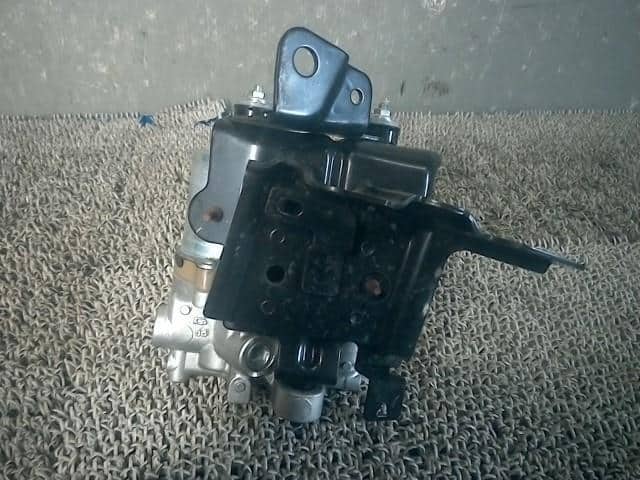 [Used]ABS Actuator TOYOTA Aqua 2013 DAA-NHP10 4707052020 - BE FORWARD ...