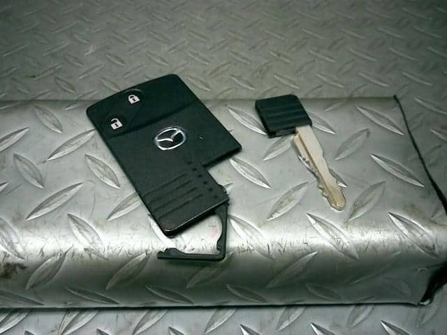 [Used]Keyless Entry Remote Control Key MAZDA Premacy 2005 DBA-CREW - BE ...