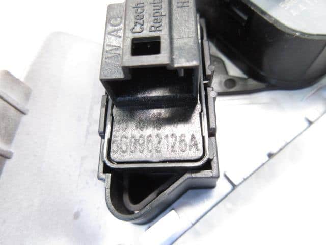 [Used]VW Golf AUCJZ Side View Mirror Switch 5G0 959 565 AJ - BE FORWARD ...