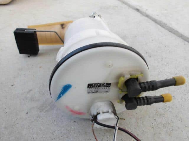 [Used] Fuel Pump Toyota Crown JZS171 77020/30070 - BE FORWARD Auto Parts