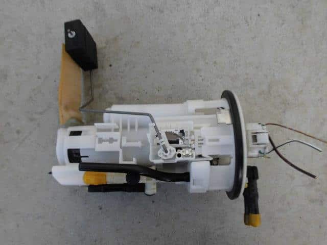 [Used] Fuel Pump Toyota Crown JZS171 77020/30070 - BE FORWARD Auto Parts