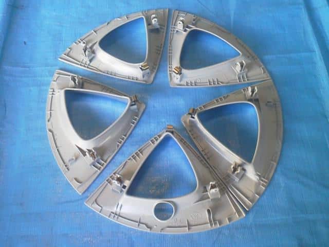 [Used]Prius ZVW51 hubcap 4260247160 - BE FORWARD Auto Parts