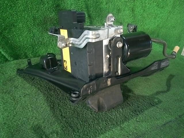 [Used]ABS Actuator TOYOTA Prius 2012 DAA-NHW20 4450047130 - BE FORWARD ...