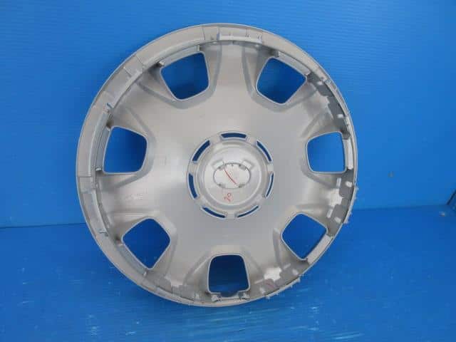[Used]Hiace GDH221K hubcap 4260226040 - BE FORWARD Auto Parts