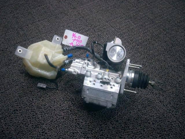 [Used]Brake Master Cylinder TOYOTA Prius 2010 DAA-ZVW30 4705047040 - BE ...