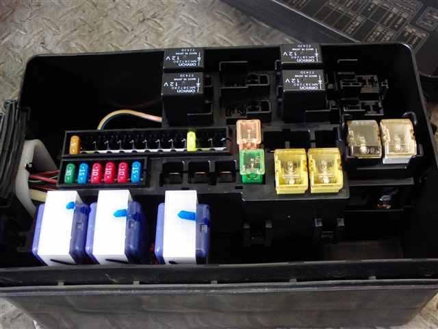 [Used]Fuse Box MITSUBISHI Canter 2003 KK-FD70AB - BE FORWARD Auto Parts