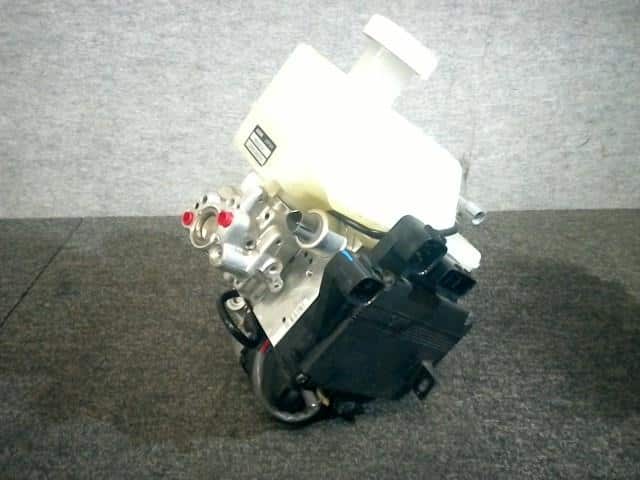 [Used]Brake Master Cylinder MITSUBISHI Pajero 2013 DBA-V93W MR569728 ...