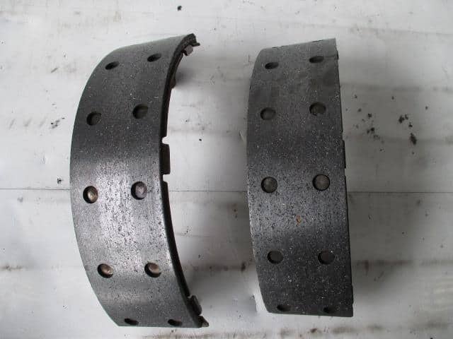 [Used]Rear Brake Shoe MITSUBISHI Canter 2001 KK-FE63EGX MC894239 - BE ...