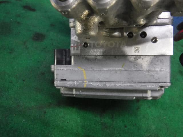 [Used]ABS Actuator TOYOTA Prius 2011 DAA-ZVW30 4705047120 - BE FORWARD ...