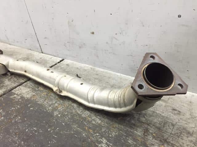 [Used]Skyline ER34 catalytic converter 208025L326 - BE FORWARD Auto Parts