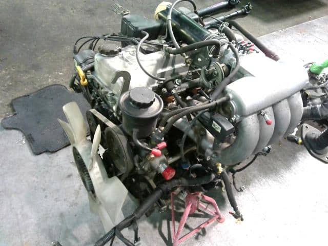 [Used]3RZ-FE Engine TOYOTA Hilux Surf 1999 GF-RZN185W 1900075261 - BE ...