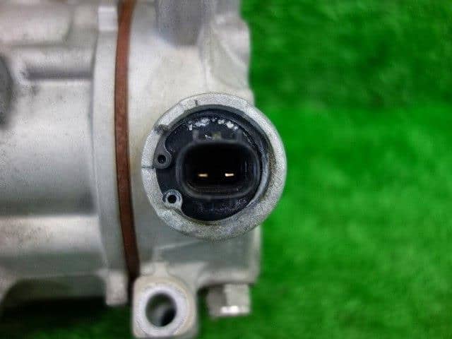 [Used]Noah ZRR70G A/C Compressor 8831028640 - BE FORWARD Auto Parts