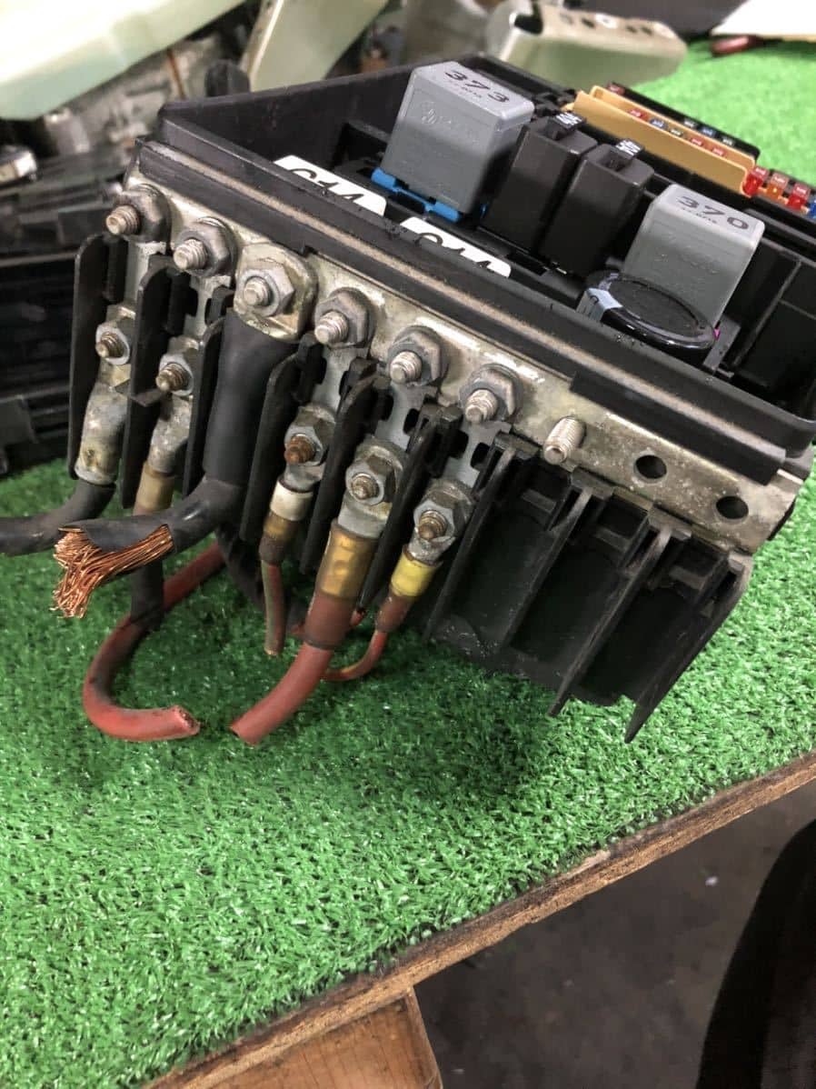 [Used]Fuse Box F-4 in the Audi TT 8J Quattro S-line engine room - BE ...