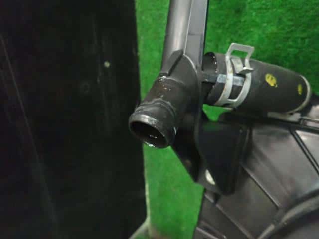 [Used]Verisa DC5W radiator ZJ0915200 - BE FORWARD Auto Parts