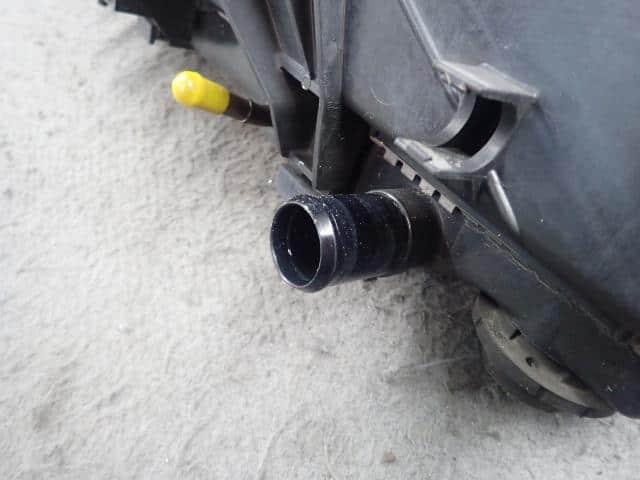 [Used]Verisa DC5W radiator ZJ0915200 - BE FORWARD Auto Parts