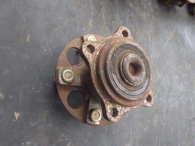 [Used]Rear Wheel Hub MITSUBISHI Grandis 2004 CBA-NA4W MR594443 - BE ...